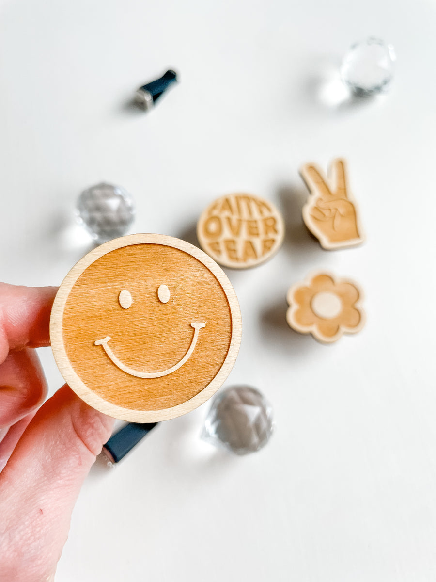 Smiley Vent Clip Diffuser – Ruth Artistry & Decor